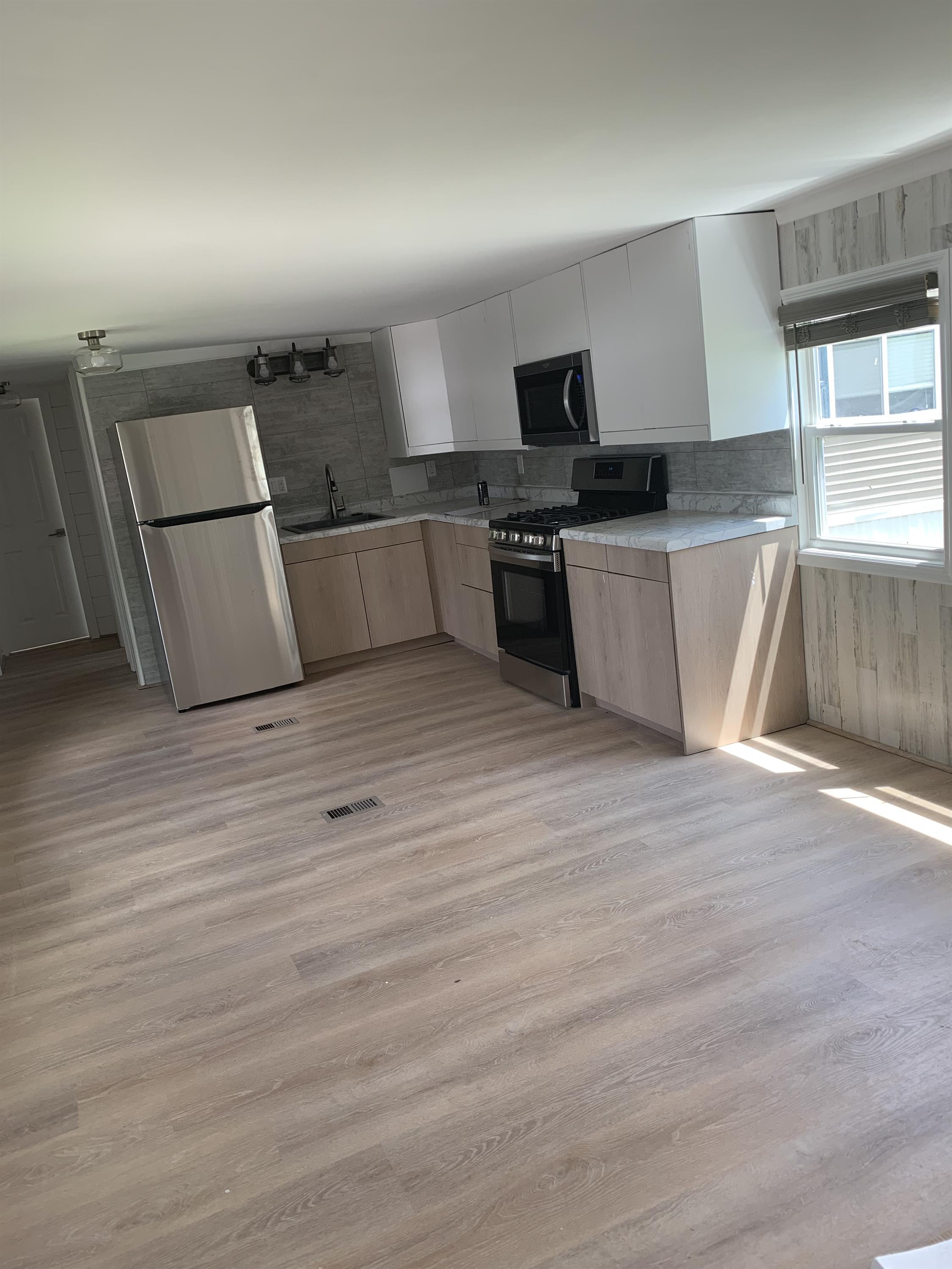 Home [eaglepointecreek.managebuilding.com]